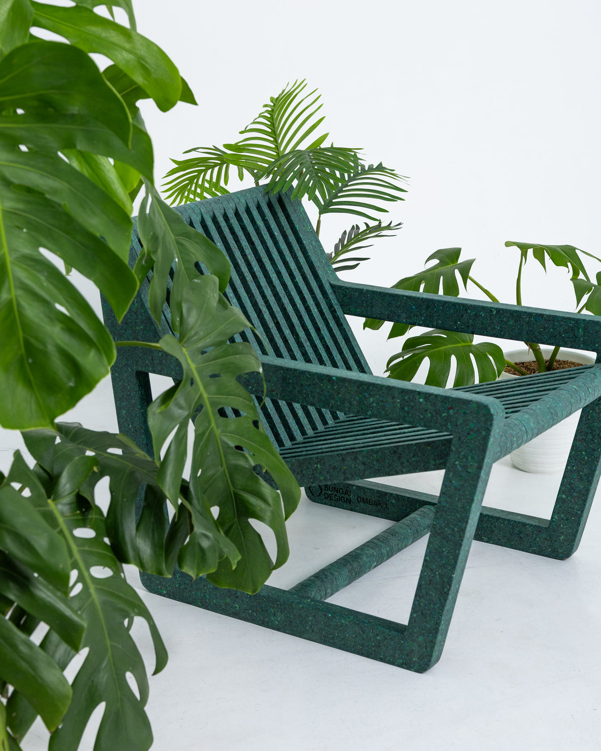 Ombak Lounger Coral Green – Sungai Design